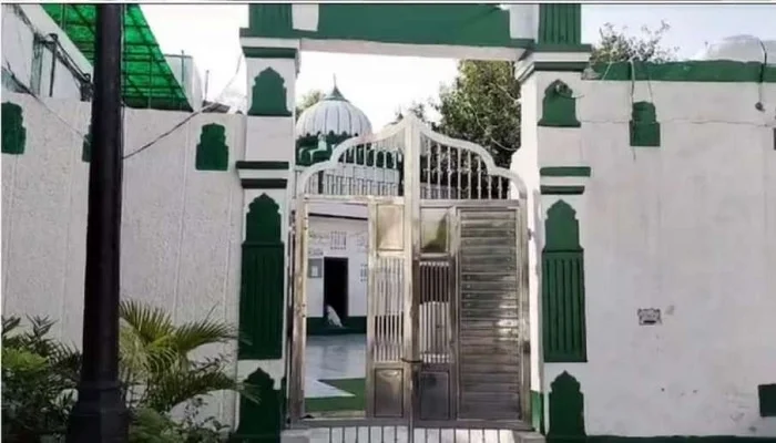Delhi: Railways Issues 15-Day Notice to Demolish Two Ancient Mosques