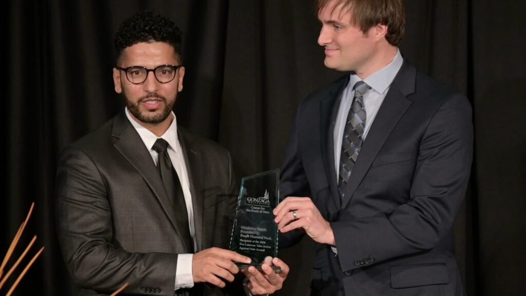 Kashmiri Journalist Raqib Hameed Naik's Hindutva Watch Wins Eva Lassman ...