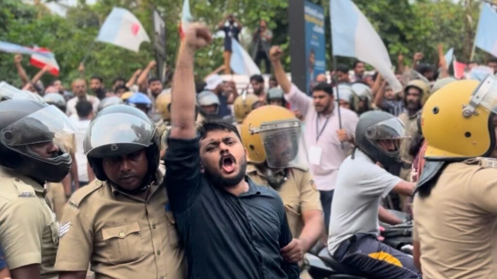 Kerala Police Use Force to Disperse Waqf Act Protestors at Calicut ...